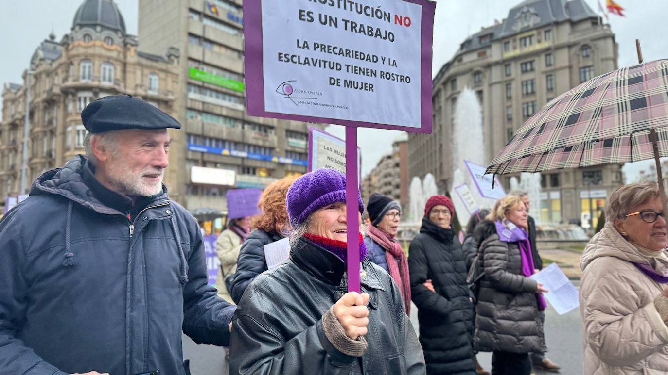 Las imágenes de la Plataforma Contra la Violencia Machista en León | leonoticias.com